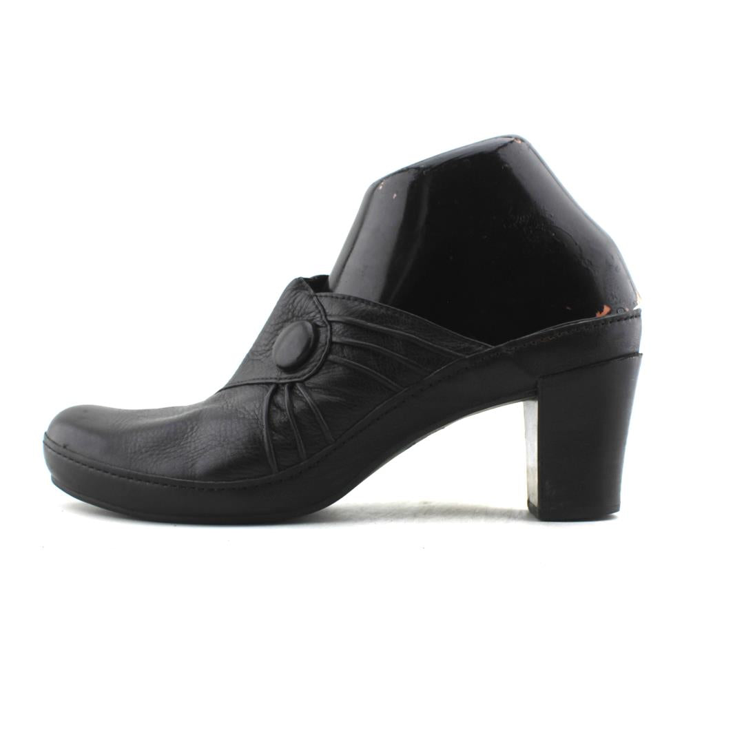 Buy Clarks Shoes Online In Pakistan | Khazanay.Pk